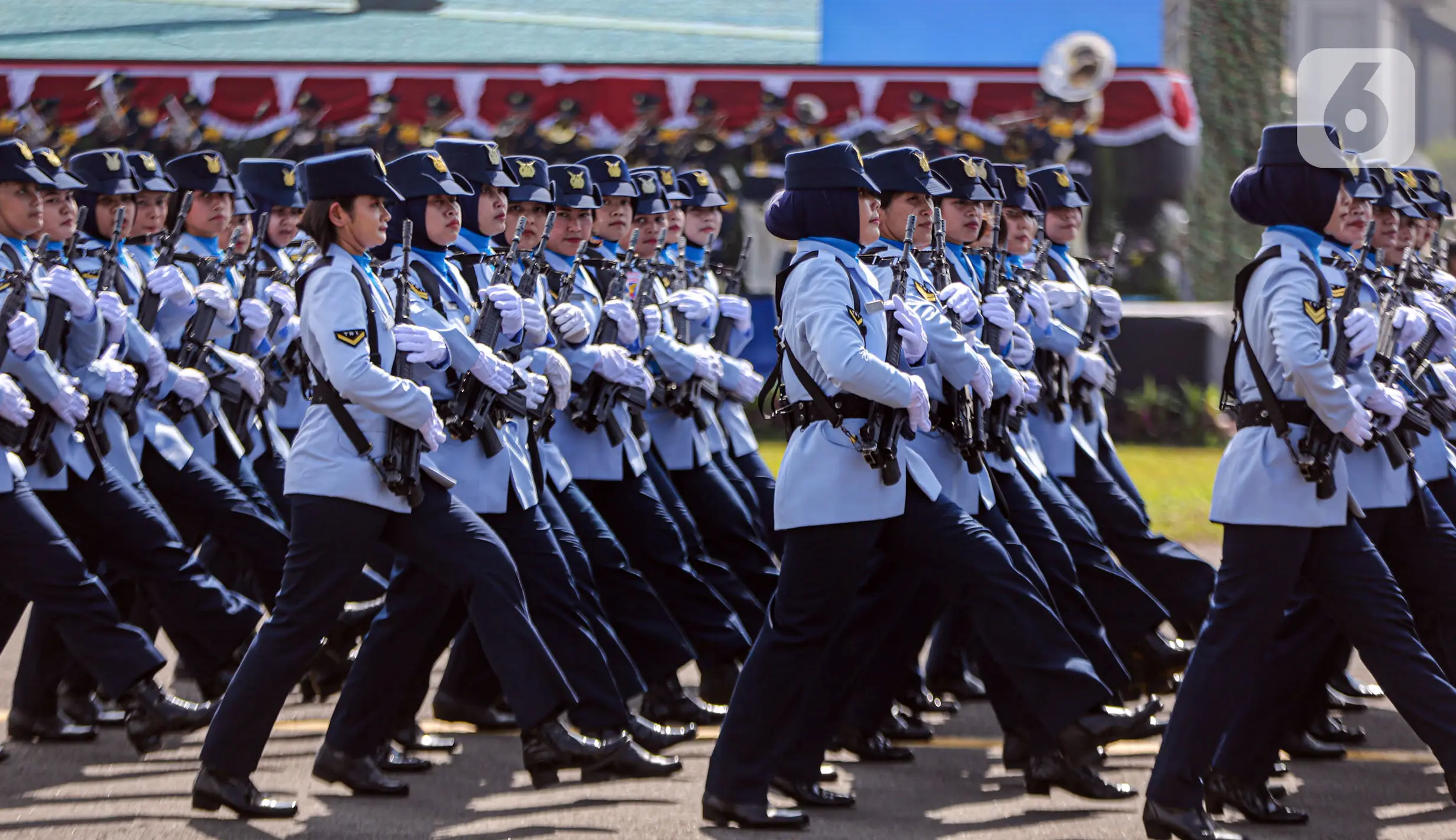 Aksi Defile Pasukan dalam HUT ke-77 TNI AU - Foto Liputan6.com
