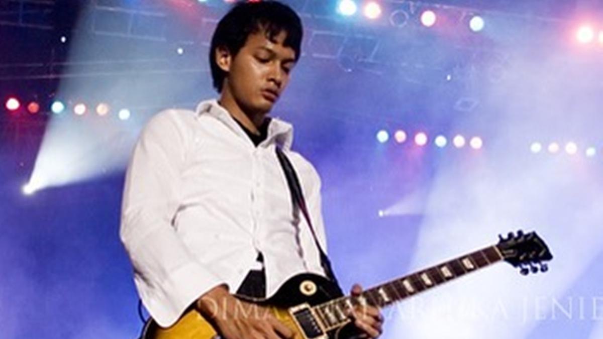 15 Artis Pria yang Tinggi Badannya di Atas 180 Cm, Gagah dan Ganteng Banget