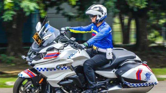 Intip 3 Teknologi Modern yang Tersemat di Motor Patwal Polisi BMW K1600 Bagger - Otomotif ...