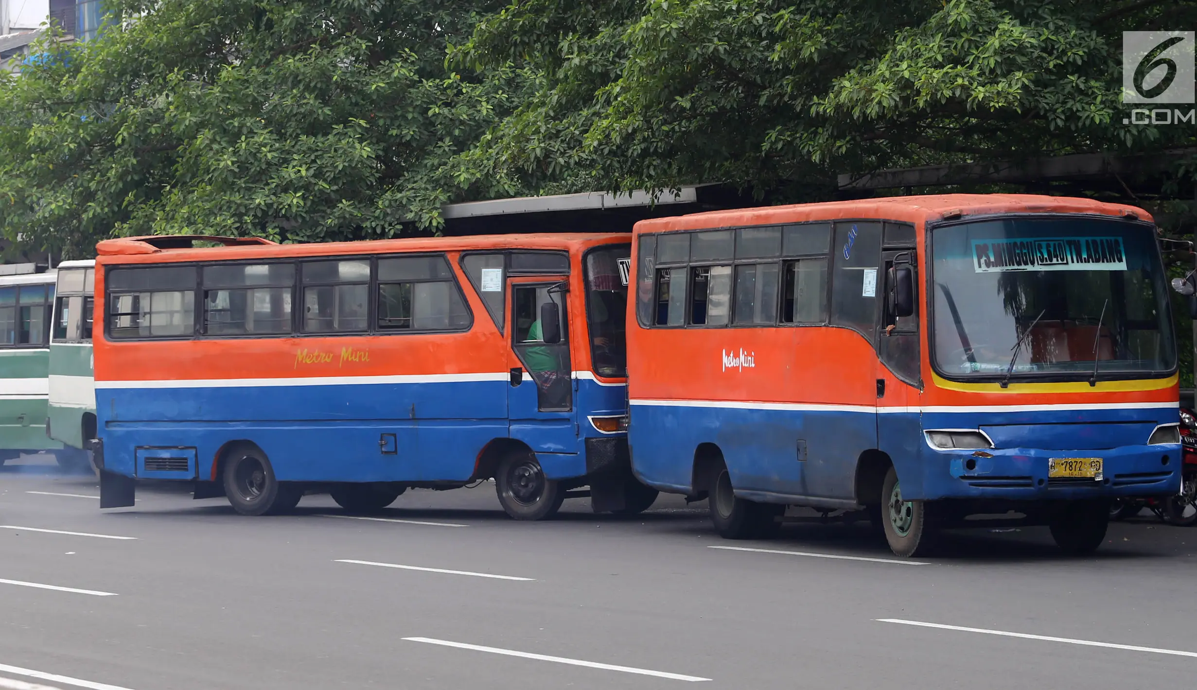 FOTO: Kopaja dan Metromini Dilarang Melintasi Jalan Protokol Selama ...
