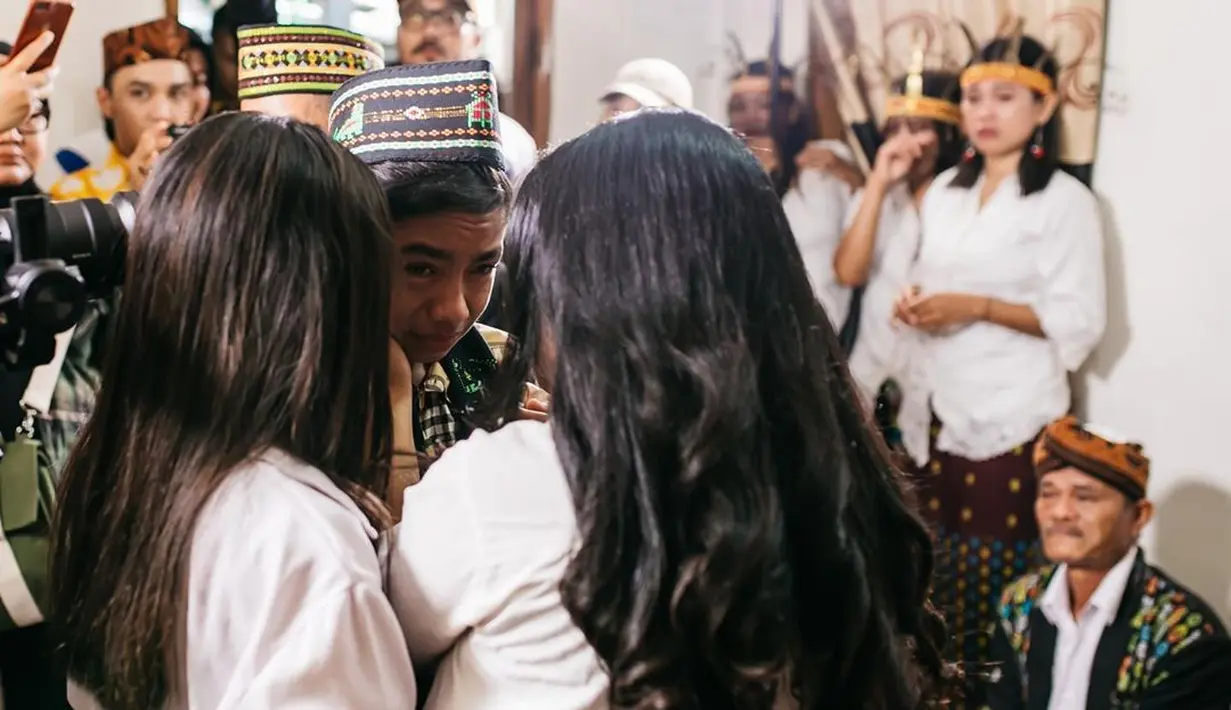 Haru, 10 Potret Upacara Adat Betrand Peto Diserahkan ke Ruben Onsu - Photo Fimela.com