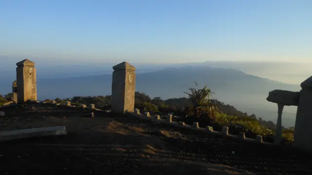 6 Fakta Menarik Gunung Kaba di Bengkulu yang Punya Danau di Ketinggian ...