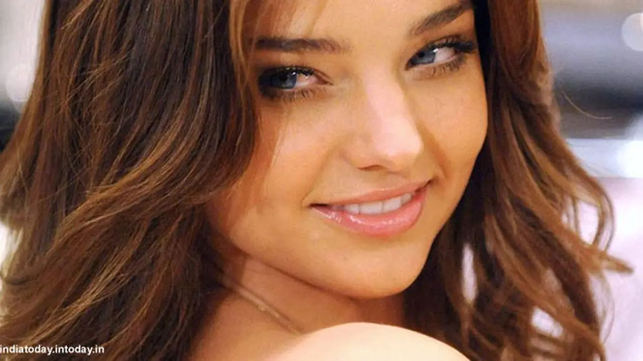 Rahasia Cantik Miranda Kerr, Rutin Minum Jus Buah Noni - Health ...