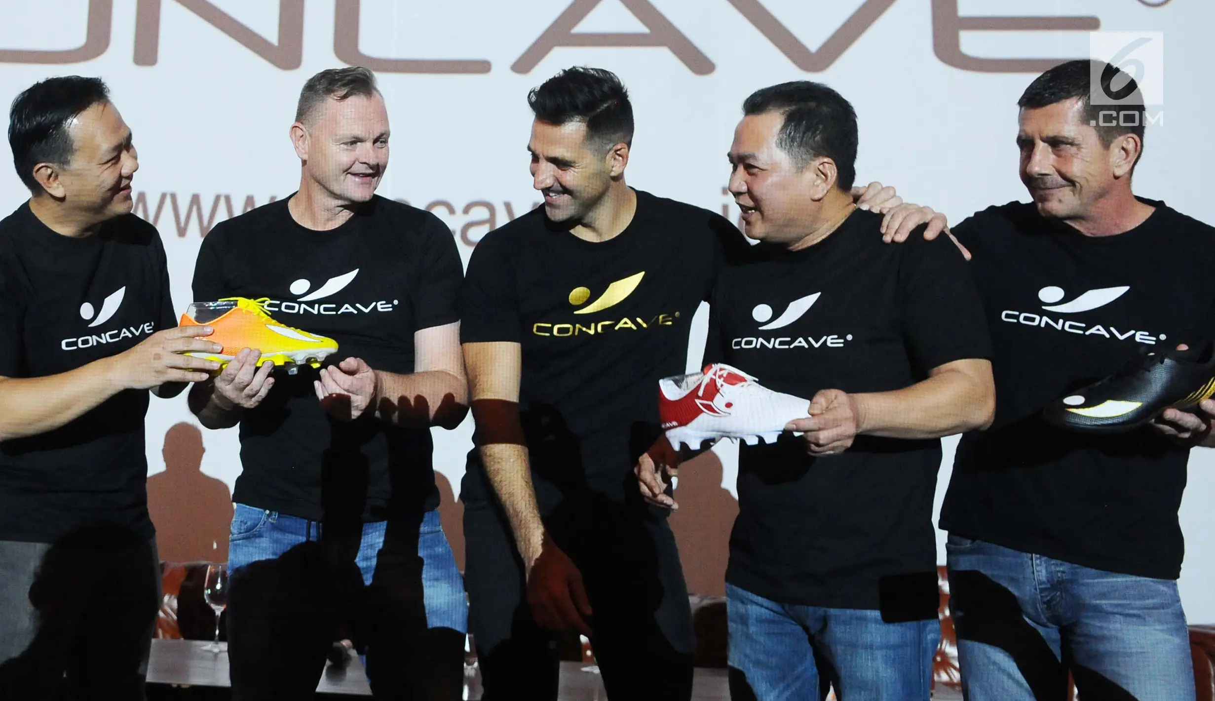 FOTO: Aksi Hulk Saat Jadi Duta Sepatu Bola Concave Asal Inggris - Foto ...