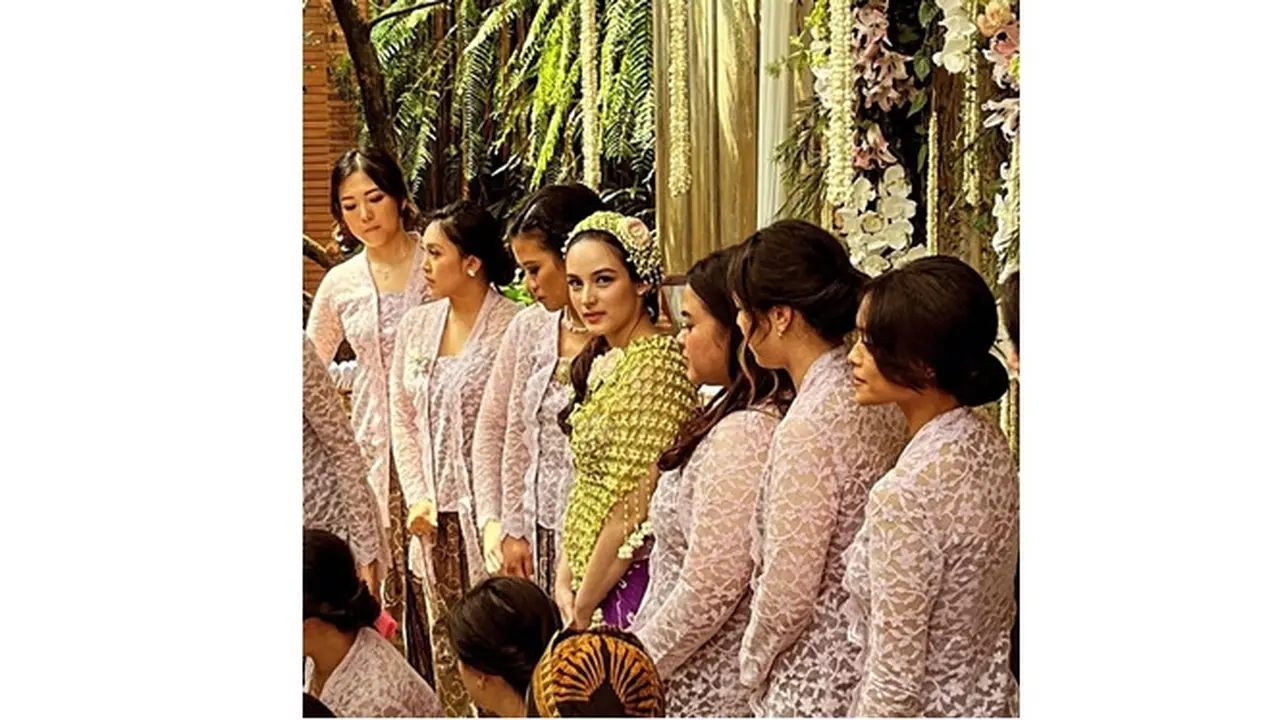 6 Momen Siraman Chelsea Islan Jelang Pernikahan, Penuh Haru Bahagia - Hot Liputan6.com