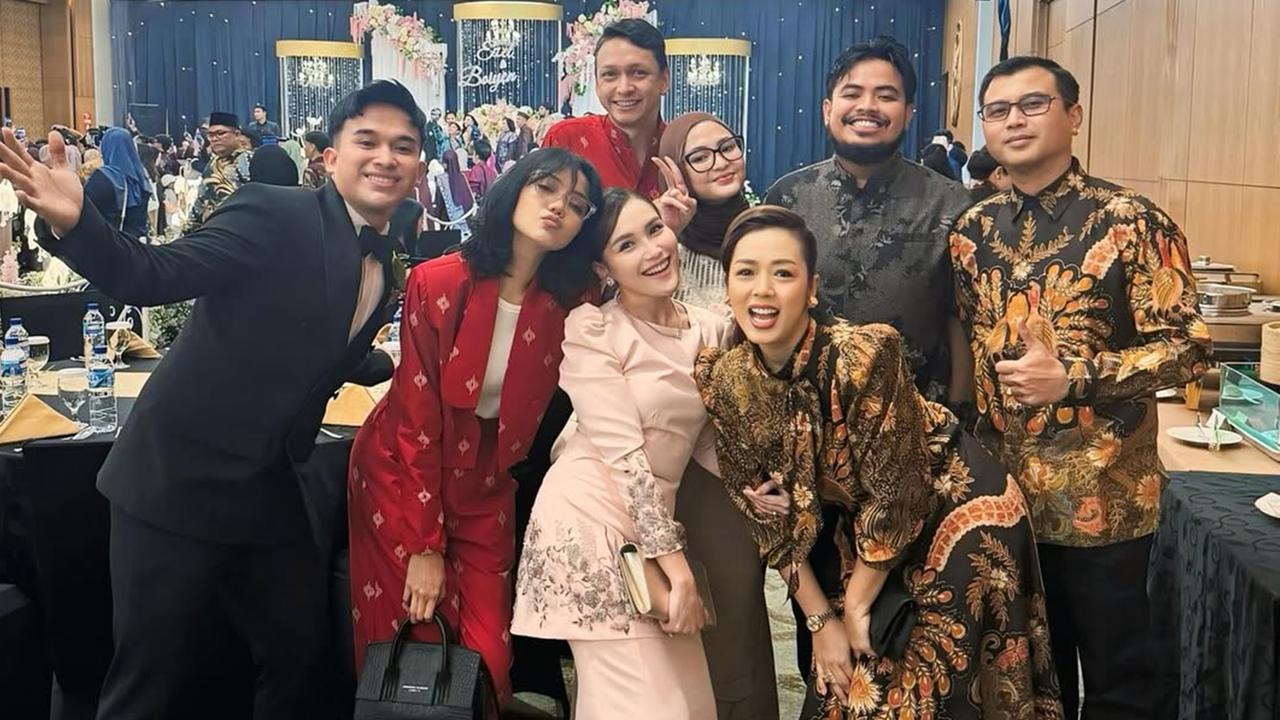 8 Potret Tamu Artis di Pernikahan Boiyen dan Rully Anggi Akbar, Tampil ...