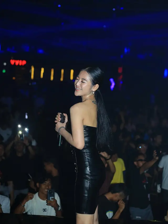 Resmi Jadi Istri Hanis Sagara Eks Timnas, Ini 7 Potret Almira Juanita ...