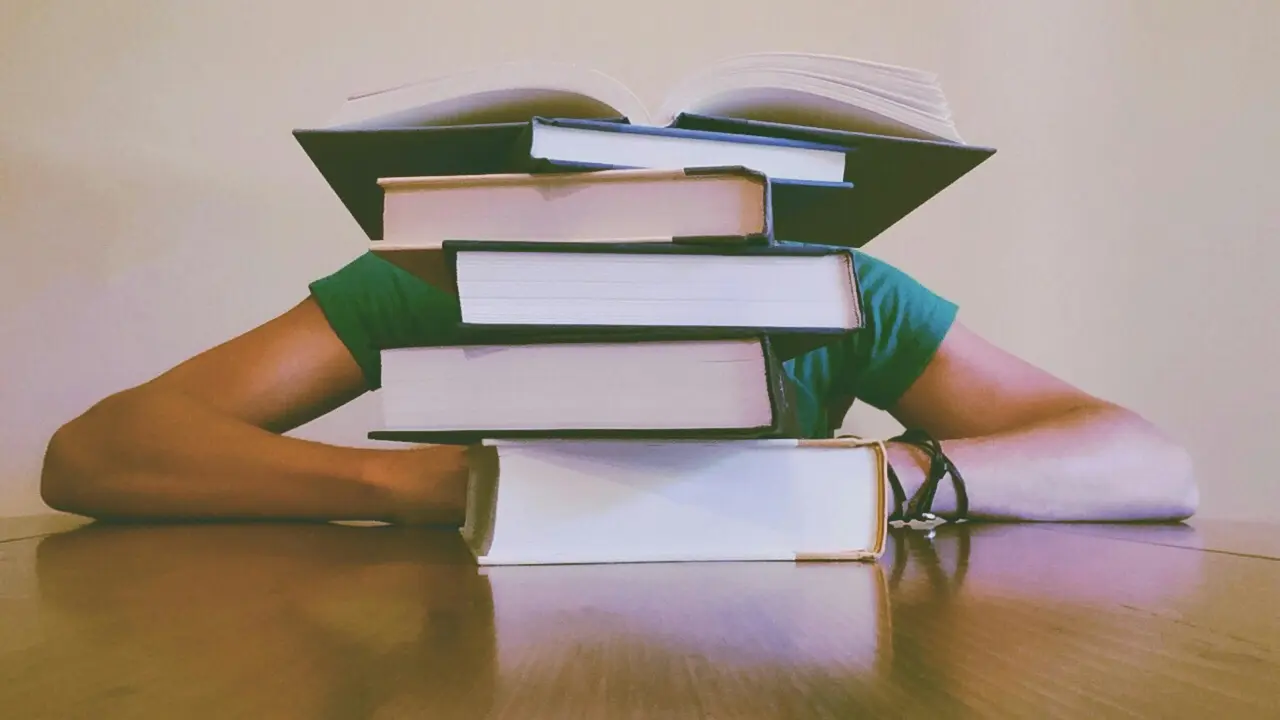 Apa Itu PUEBI? Ketahui Perbedaan dengan EYD, Tujuan, dan Contohnya ...