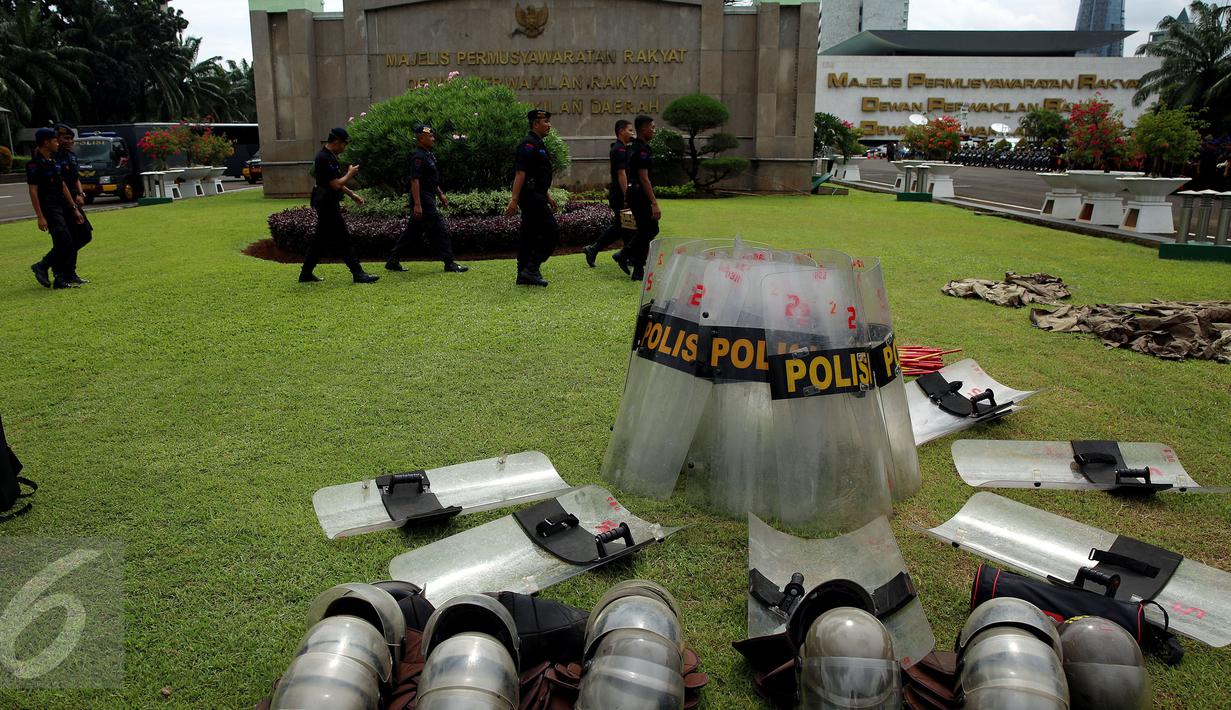 Antisipasi Demo, Polisi Jaga Ketat Gedung DPR/MPR - Foto Liputan6.com