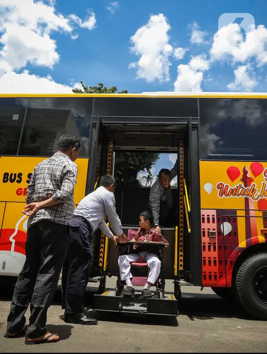 Melihat Lebih Dekat Bus Sekolah Khusus Penyandang Disabilitas di ...