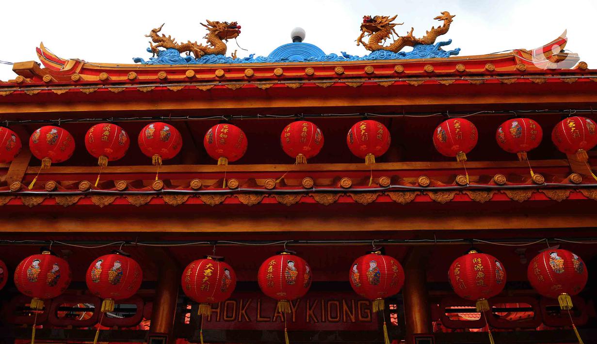 Jelang Imlek, Ratusan Lampion Mulai Hiasi Klenteng Hok Lay Kiong Bekasi ...