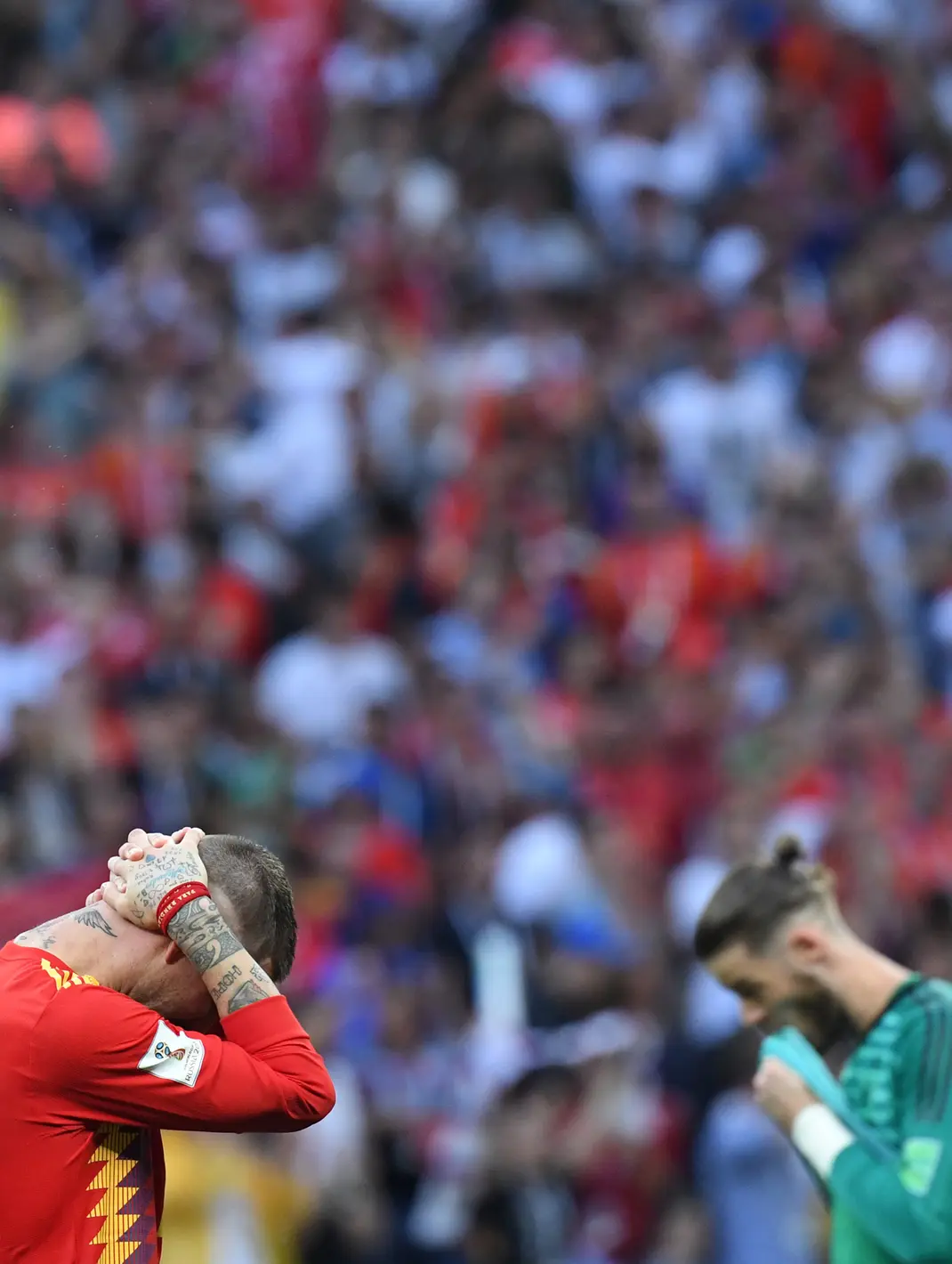 FOTO: Sergio Ramos yang Menangis Usai Pertandingan Lawan Rusia - Foto ...