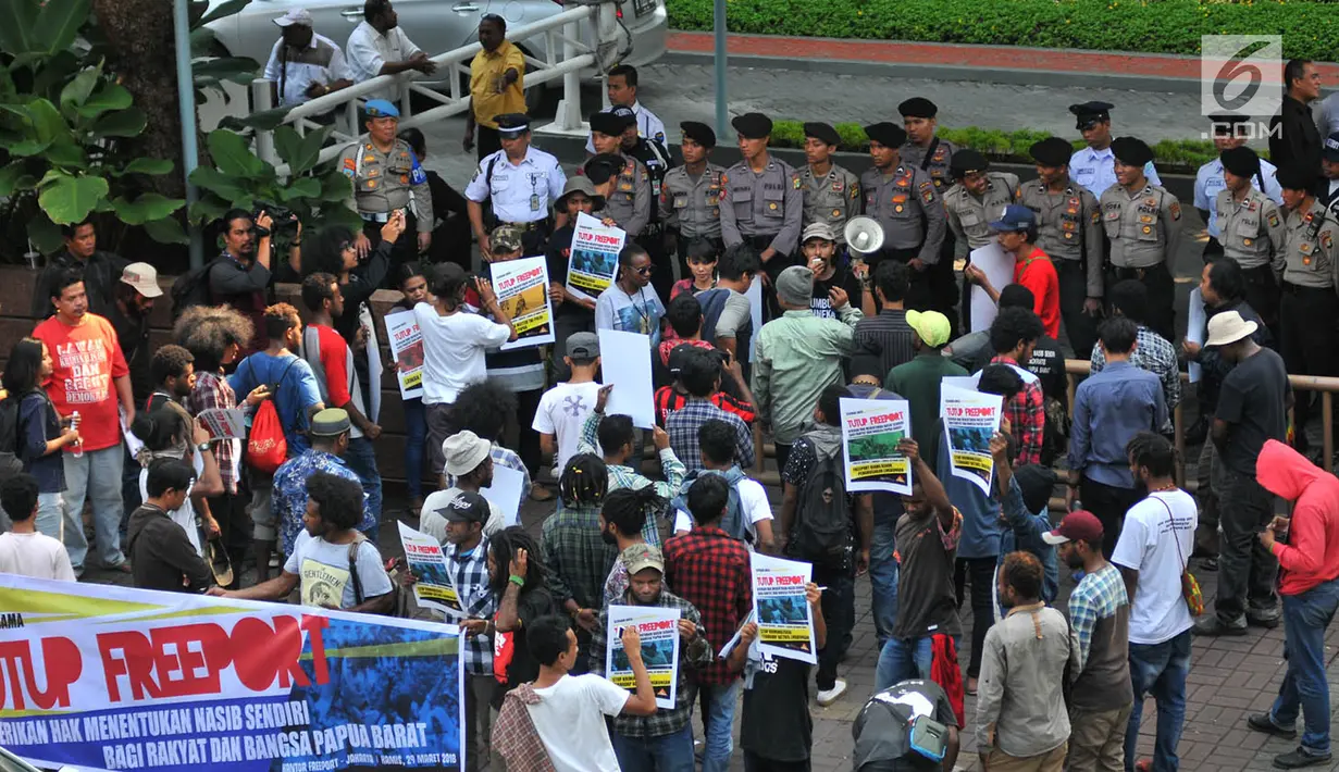 FOTO: Minta Freeport Ditutup, Masyarakat Papua Gelar Demo - Foto ...