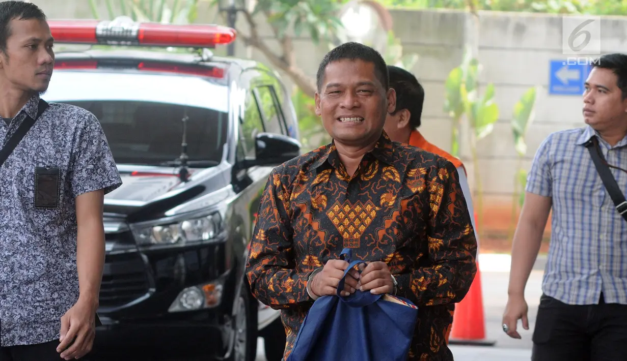 FOTO: Senyum Rohadi Saat Kembali Diperiksa KPK Terkait Kasus TPPU ...