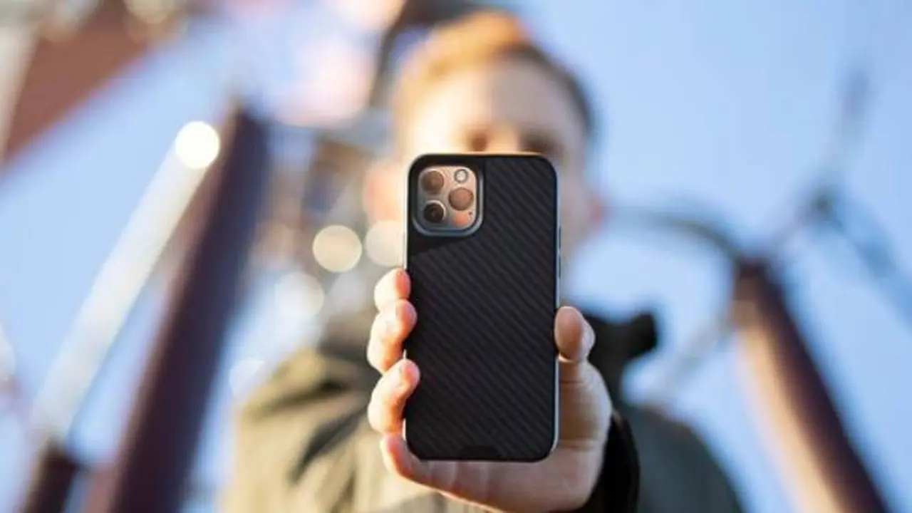 Kuat Banget, Pakai Casing Ini iPhone 12 Pro Tahan Jatuh dari Balon ...