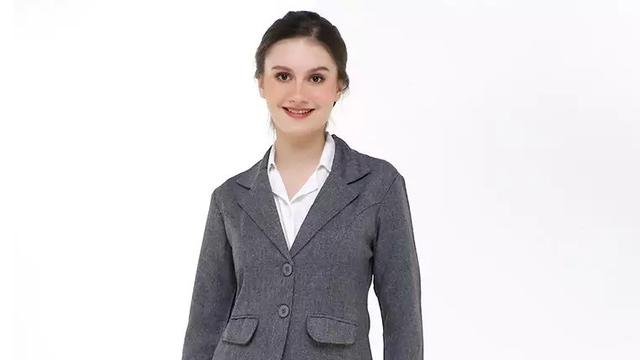 5 Model Atasan Wanita Simple Elegan, Bikin Tampilan Lebih Trendi