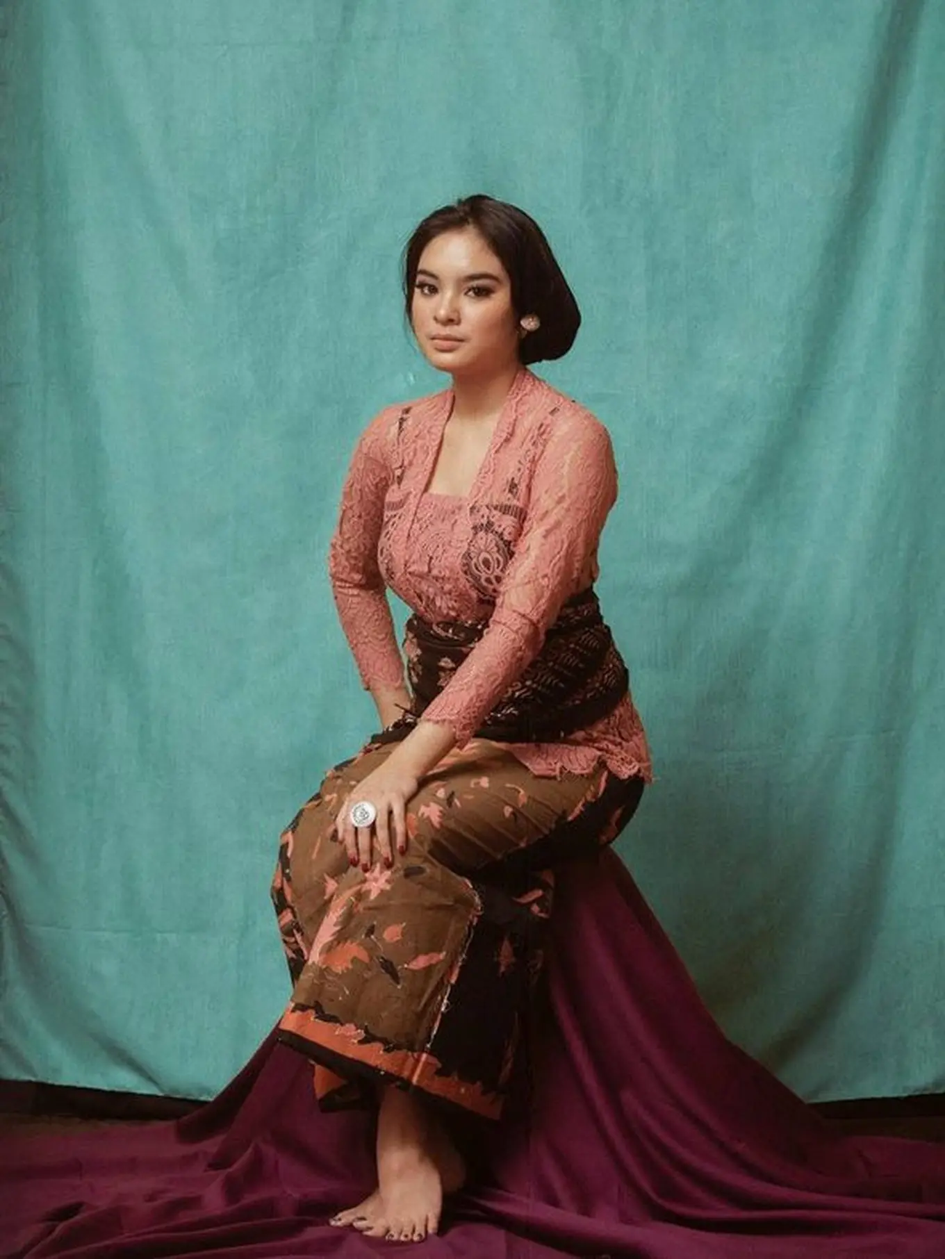 6 Potret Cicit Presiden Soekarno, Syandria Kameron yang Cantik Memesona