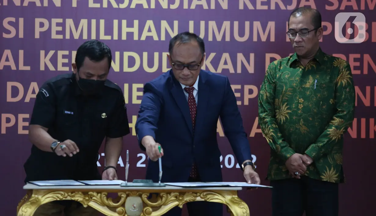 FOTO: KPU - Dukcapil Kerja Sama untuk Pemutakhiran Data Pemilih - Foto Liputan6.com