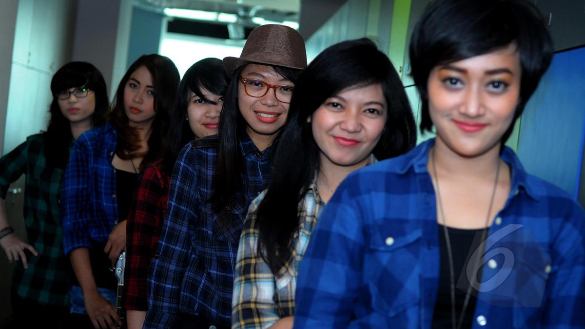 Digawangi 6 Cewek, Apel Band Bakal Saingi SHE Band? - ShowBiz Liputan6.com