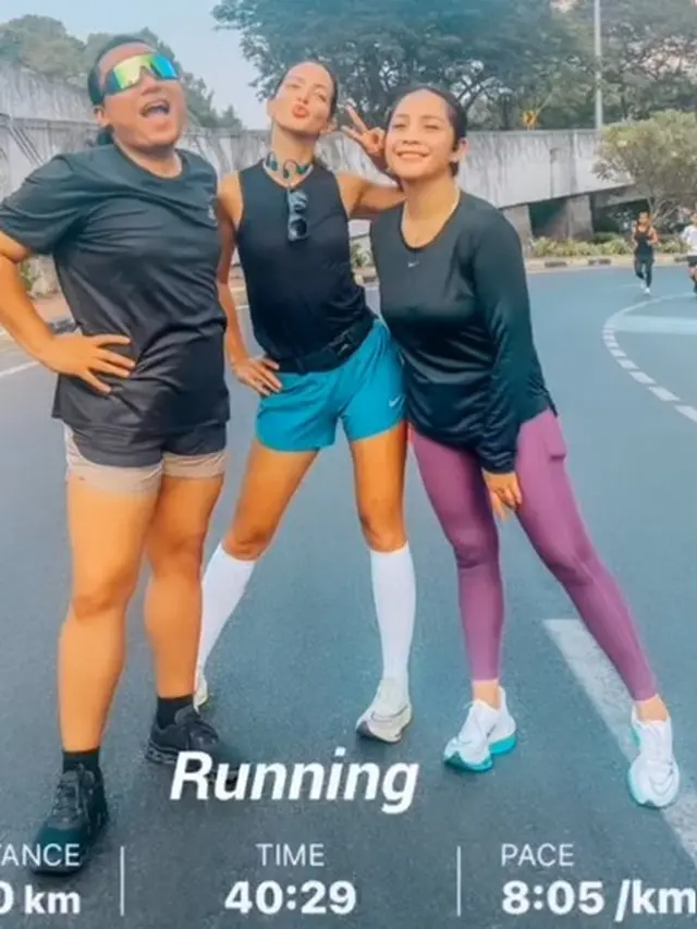 Lihat Outfit Nagita Slavina saat Lari Bareng Nia Ramadhani - Entertainment Fimela.com