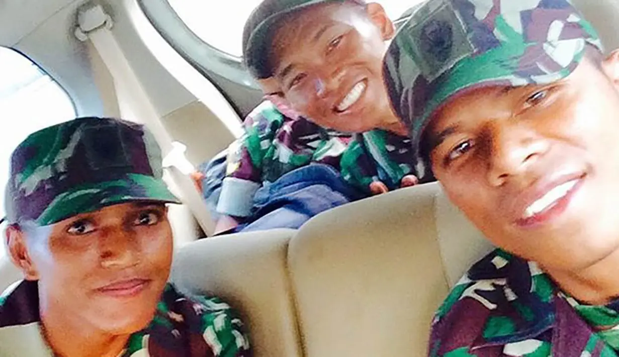 Gagahnya Skuat PS TNI dalam Balutan Seragam Militer - Foto Bola.com