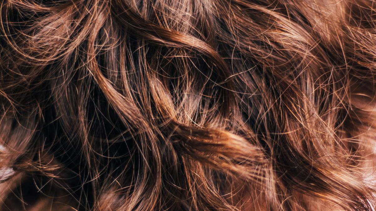 Ini Akibat Buruk dari Kebiasaan Membelah Rambut Bercabang