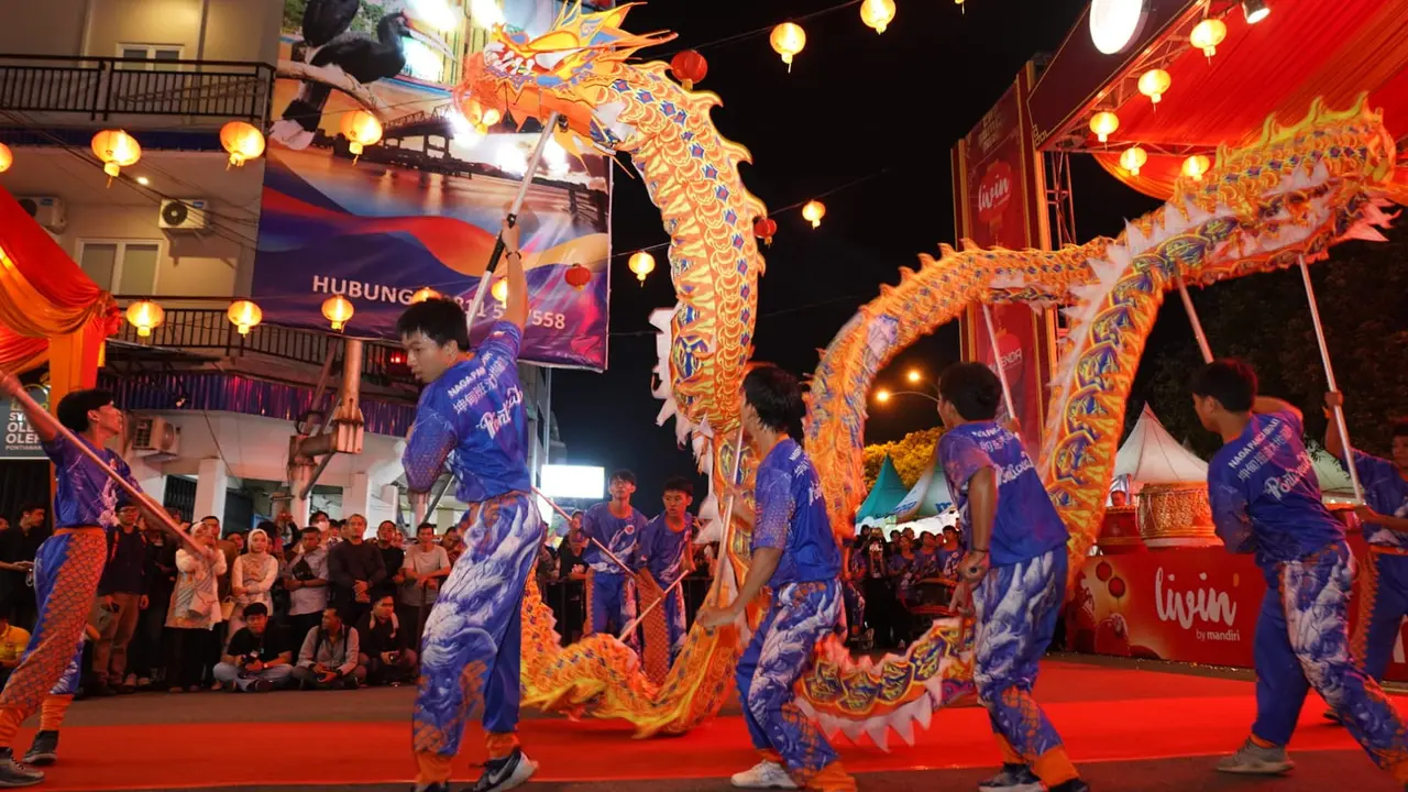 Keseruan Festival Cap Go Meh Pontianak, 49 Naga Menari di Malam Ramadan