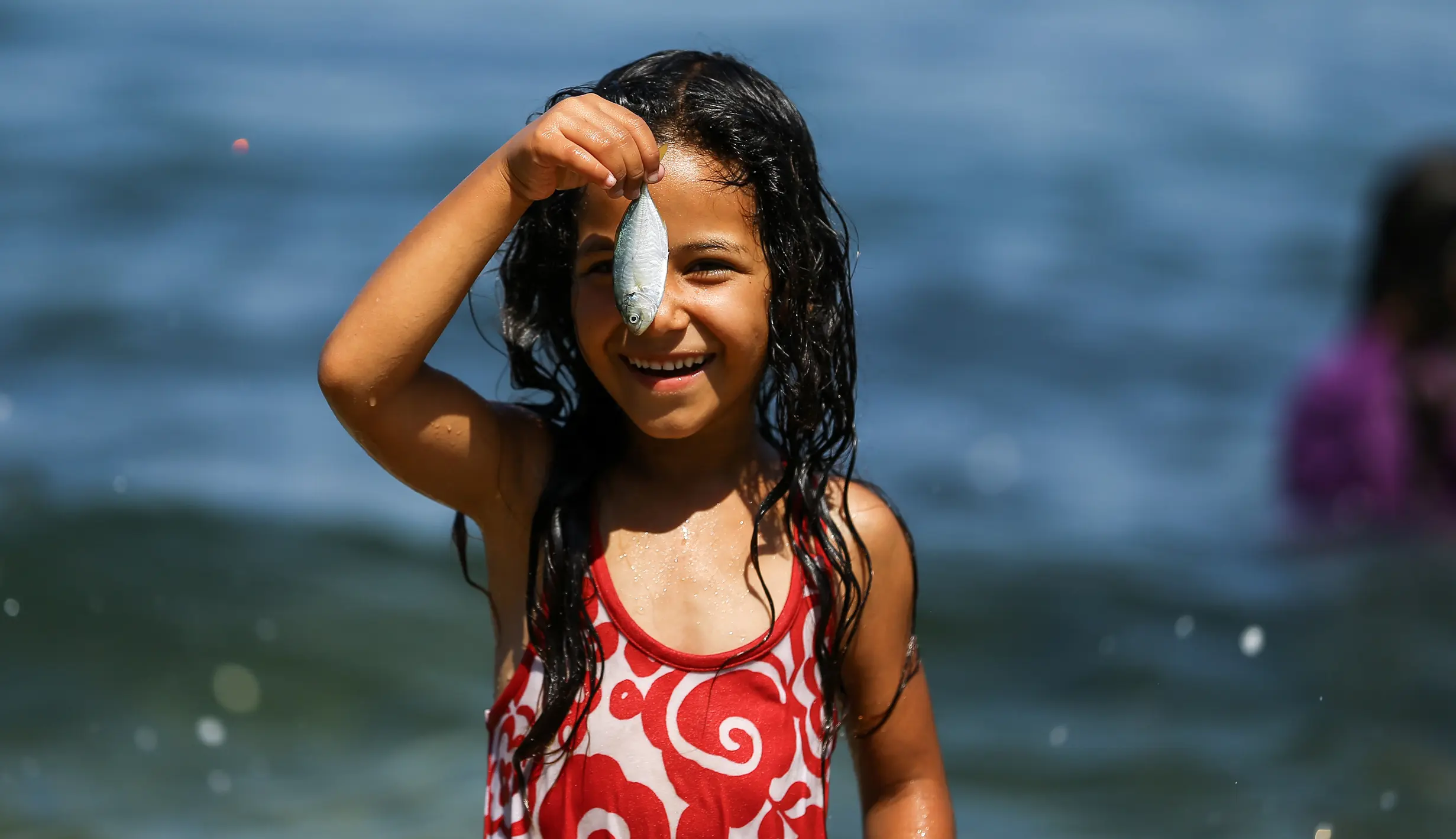 Keceriaan Anak - Anak Palestina Bermain di Laut Mediterania - Foto ...