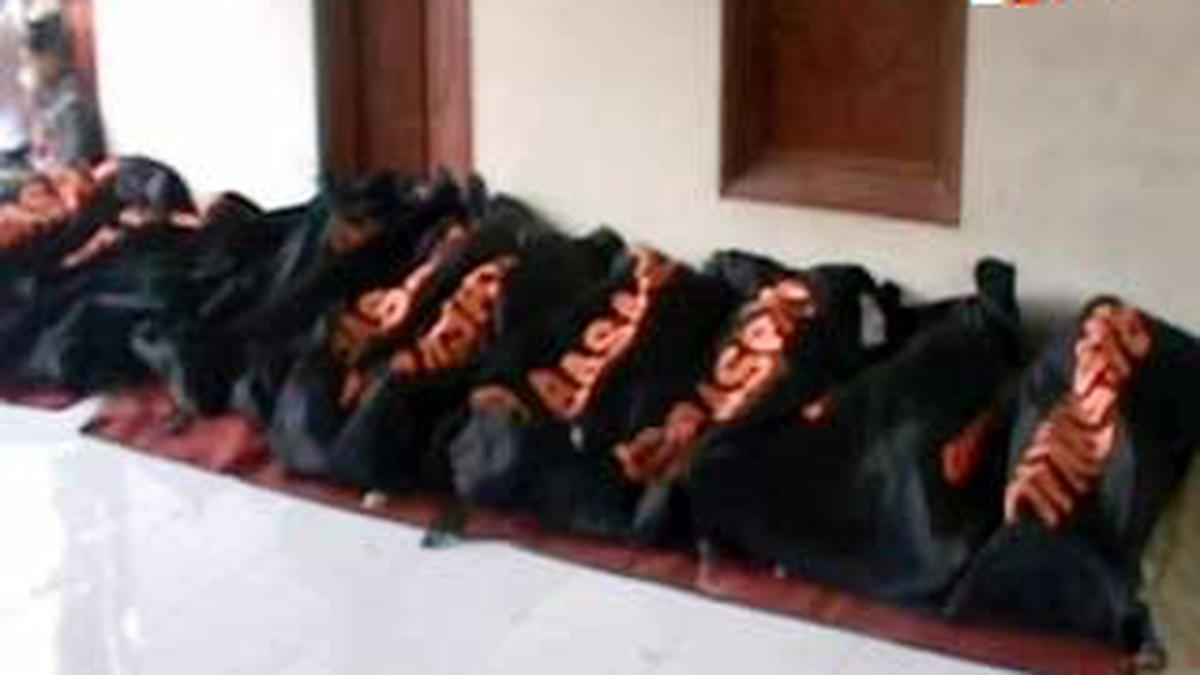 Isak Tangis Sambut Kedatangan Para Korban - News Liputan6.com