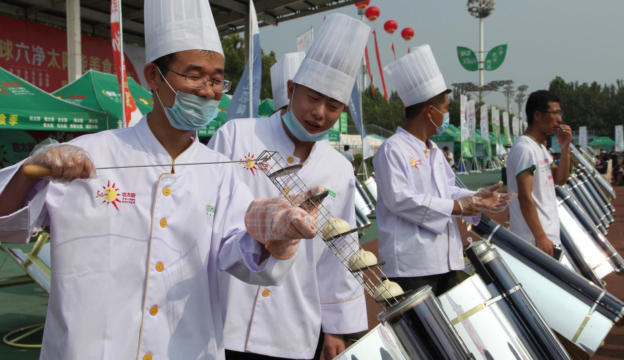 FOTO: Seru, Puluhan Koki Ikuti Festival Kompor Tenaga Surya di China