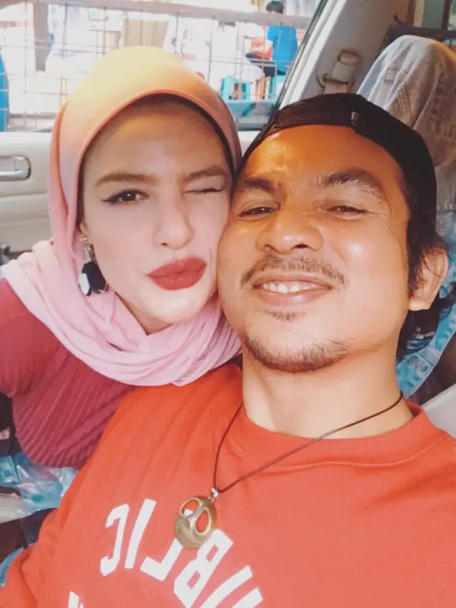 8 Potret Mesra Komo Ricky dan Istri, Umumkan Kehamilan Setelah 3 Tahun ...
