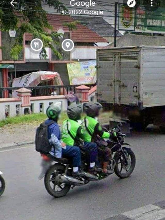 7 Potret Nyeleneh Orang Di Google Street View Ini Bikin Meringis