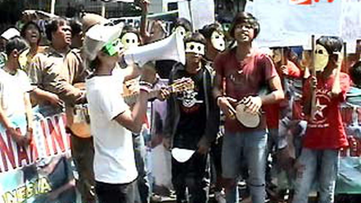 Aktivis Anak Berdemo di Depan Gedung KPAI - News Liputan6.com