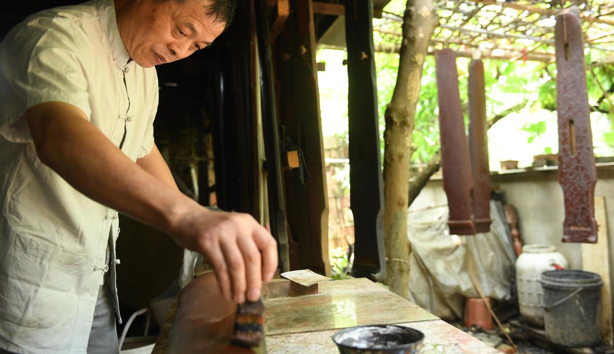 FOTO: Pembuat Guqin, Alat Musik Tradisional China di Hangzhou - Foto ...