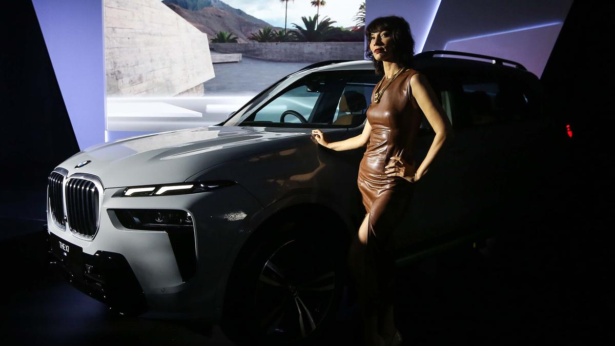 Tampil Mewah dan Sporty, The New BMW X7 Resmi Mengaspal - On Off Liputan6.com