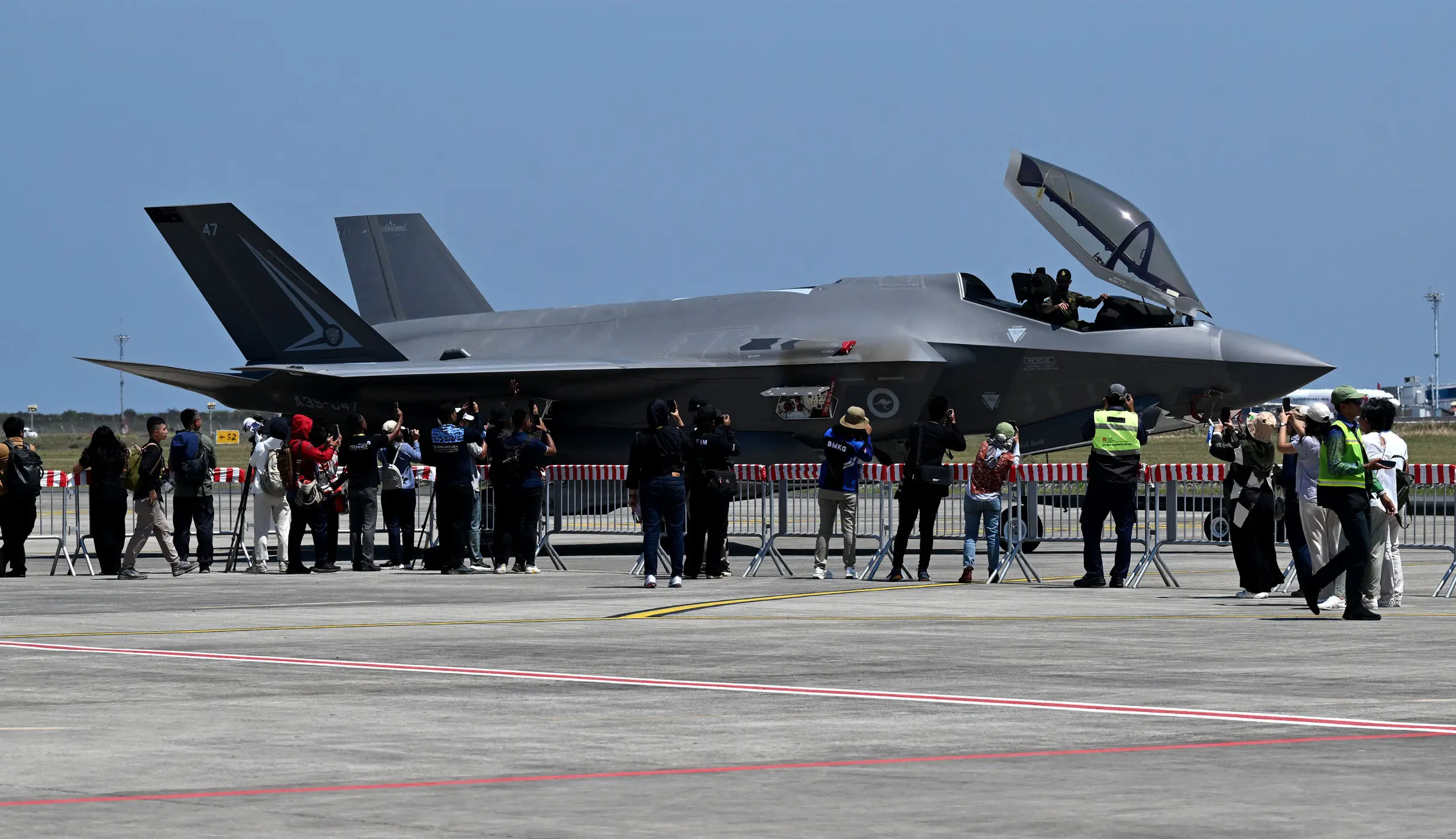 Melihat Atraksi dan Manuver Jet Tempur F35 Angkatan Udara Australia di Bali International ...