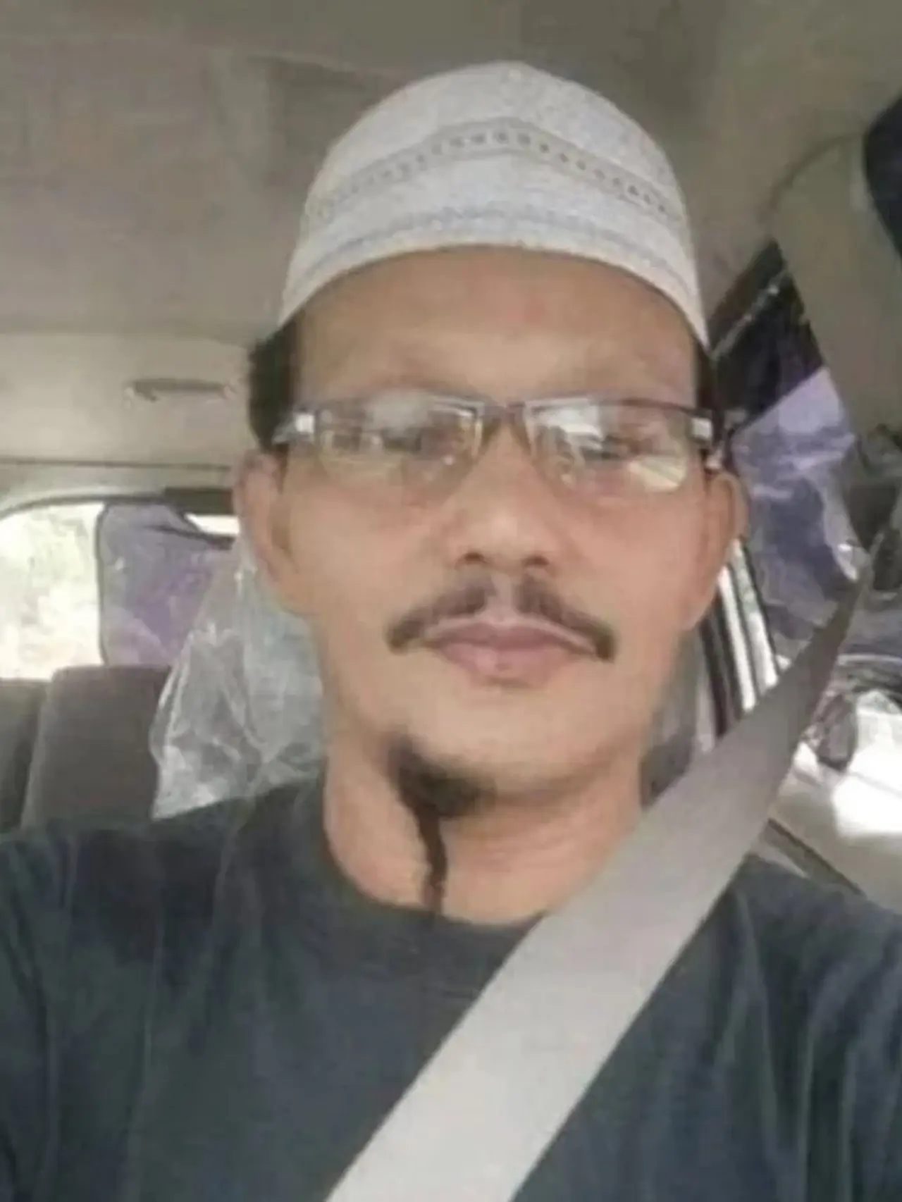 6 Potret Pria dengan Janggut Absurd Ini Bikin Tepuk Jidat, Kocak - Hot ...