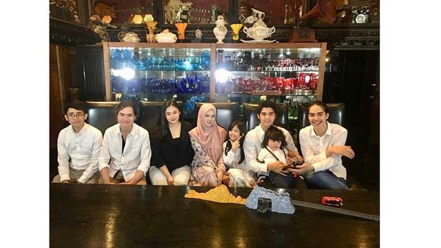 7 Potret Kebersamaan Al, El, Dul dengan Ali, Putra Bungsu Ahmad Dhani ...