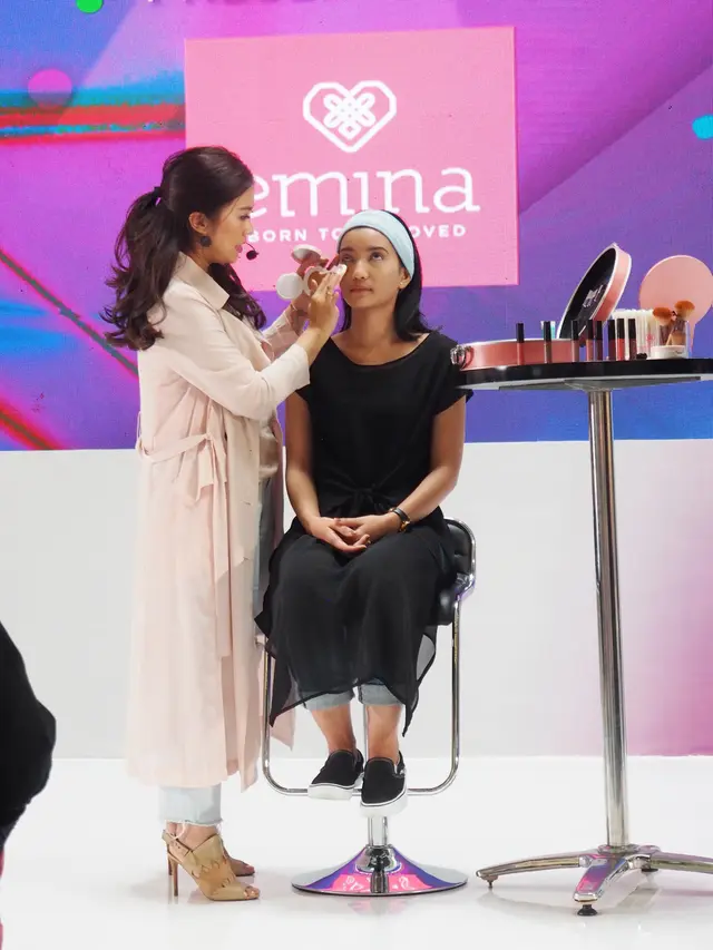 Tyna Kanna Mirdad Begikan Tips Bikin Makeup Glam Look - Lifestyle ...
