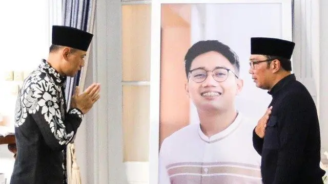 Doakan Eril, Ini 6 Artis dan Tokoh yang Bertakziah ke Kediaman Ridwan Kamil - Hot Liputan6.com