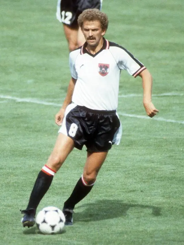 Bola Ganjil: Prinsip Herbert Prohaska, Pemain Terbaik Austria Sepanjang ...