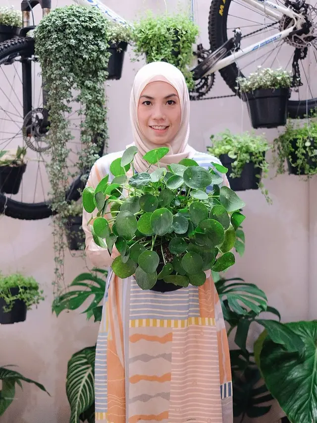 6 Potret Terkini Adriyanti Firdasari, Eks Tunggal Putri Badminton yang Anggun Berhijab - Hot ...