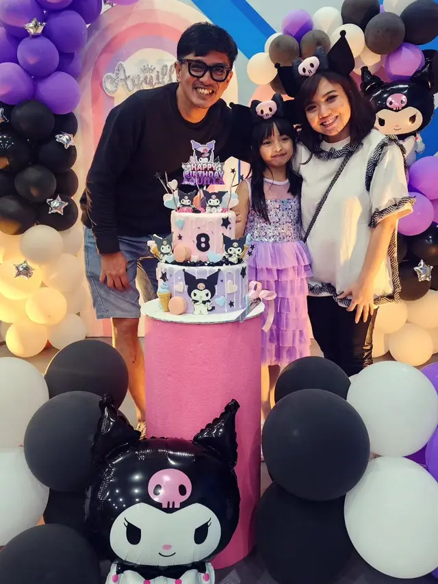 Istri Hamil Anak Kedua, Ini 6 Potret Keluarga Kecil Eza Yayang yang Harmonis - Hot Liputan6.com