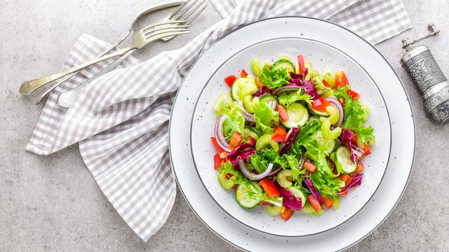 5 Resep Salad Sayur untuk Diet atau Teman Sarapan - Food Fimela.com