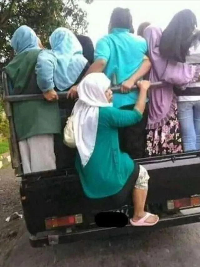 6 Tingkah Emak Emak Paling Nyeleneh Usai Pulang Hajatan Naik Mobil Ini Kocak Hot