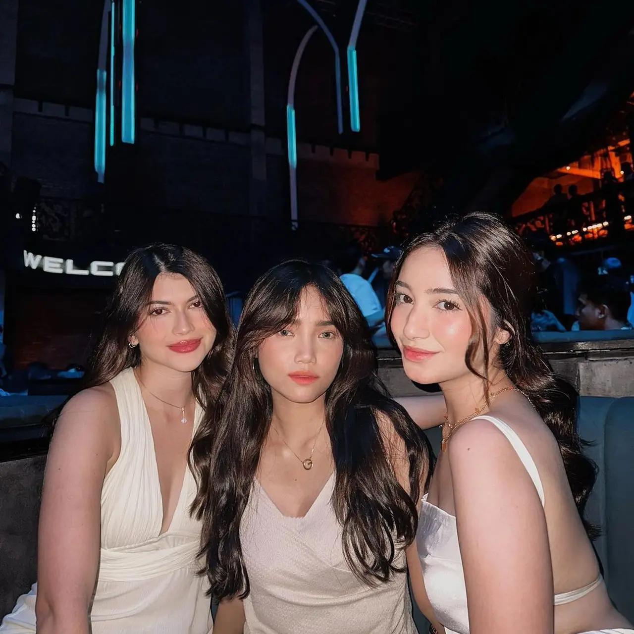 6 Potret Penampilan Artis saat Malam Tahun Baru di Bali, Pakaian Fuji ...