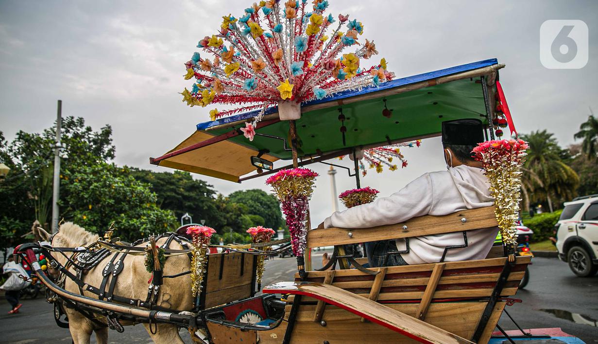 FOTO: Nasib Kusir Delman Saat Monas Tutup di Malam Pergantian Tahun ...