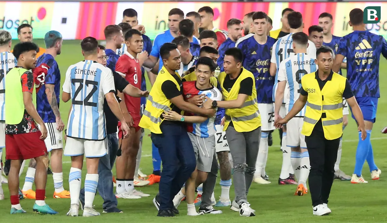 Foto: Cuma Mau Lakukan Ini, Fan Berat Garnacho Nekat Menerobos Masuk ke Lapangan - Indonesia ...