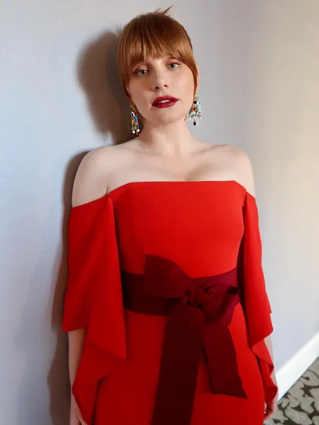 6 Potret Terbaru Bryce Dallas Howard, Pemeran Victoria di Twilight Saga ...