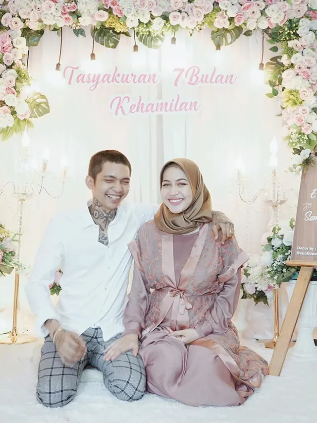 Istri Young Lex Pamer Berut Besar Jelang Persalinan - ShowBiz Liputan6.com
